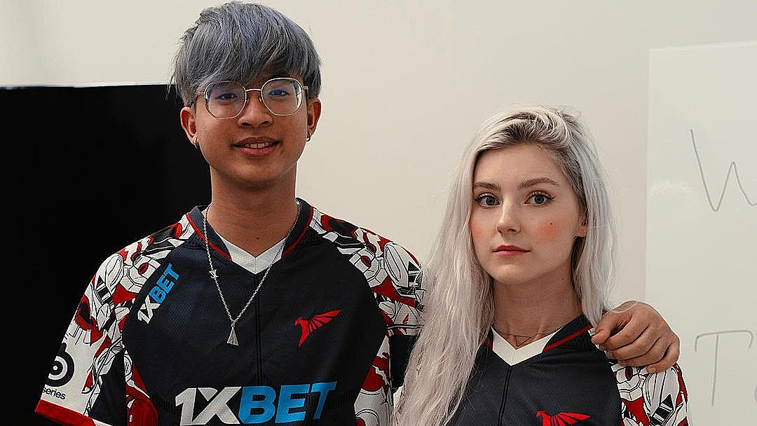 Eva Elfie congratulates Team Spirit, cheers for Talon at The ...