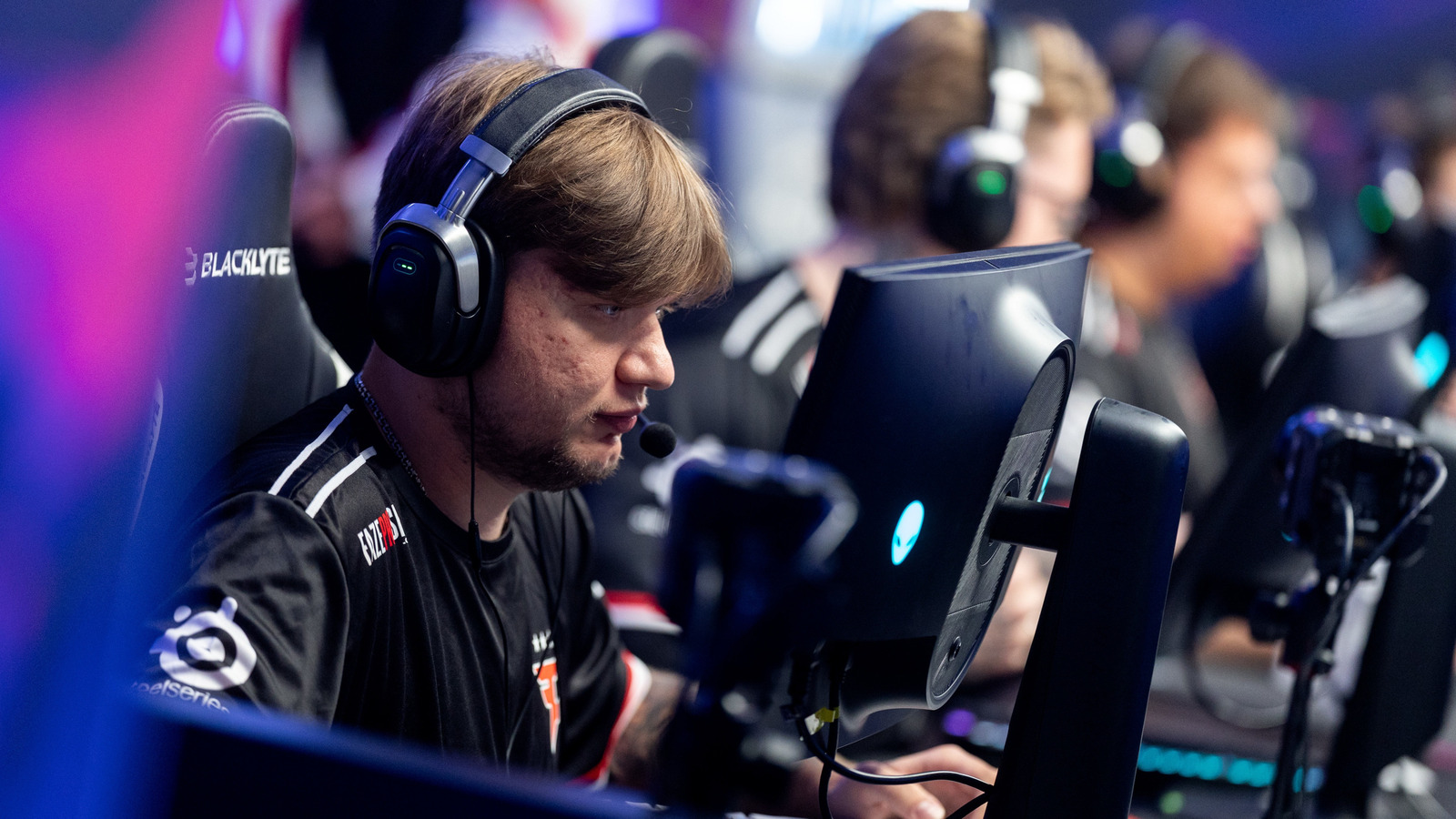 S1mple выбрал Yatoro и Mira для фэнтези-лиги TI14. Новости Dota 2