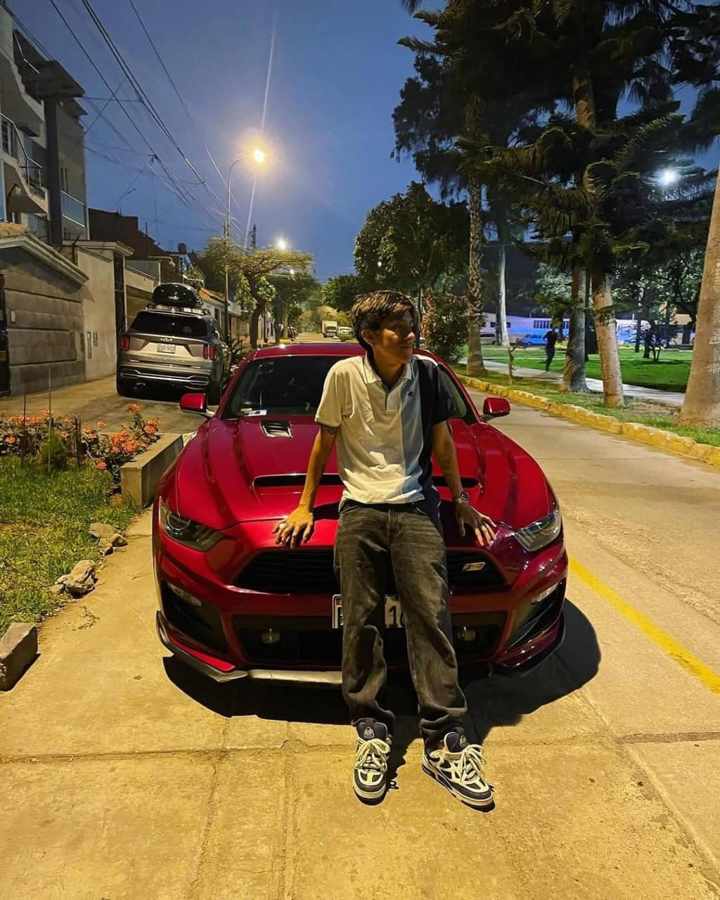 Parker купил Ford Mustang GT — она стоит минимум 60 тысяч долларов ...