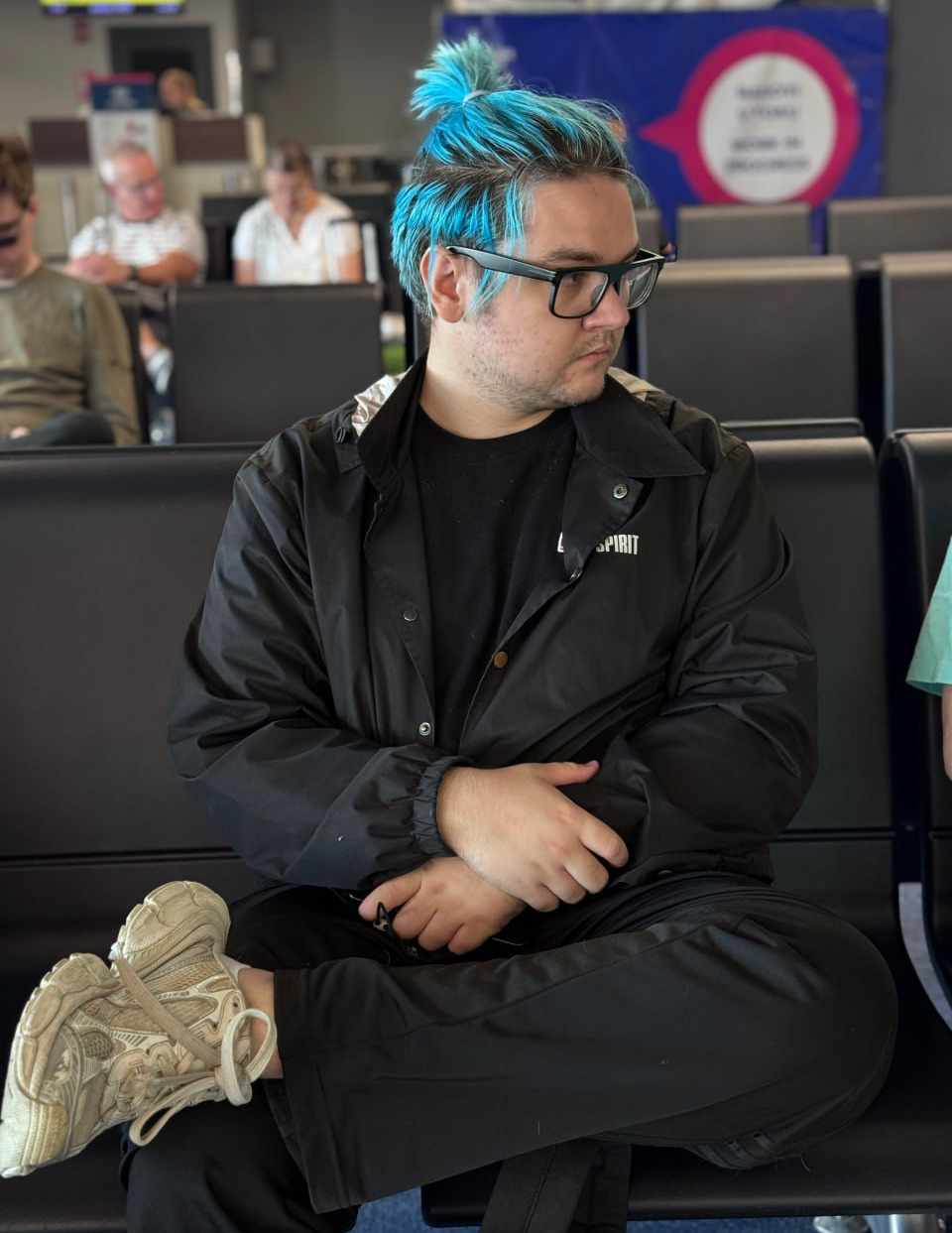 Yatoro выбил нож за 300 тысяч рублей в CS 2 с «покер фейсом». Новости Dota 2